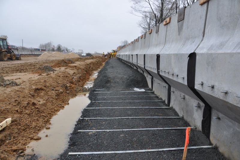 Piano Wall™, a unique composite retaining wall and safety barrier solution